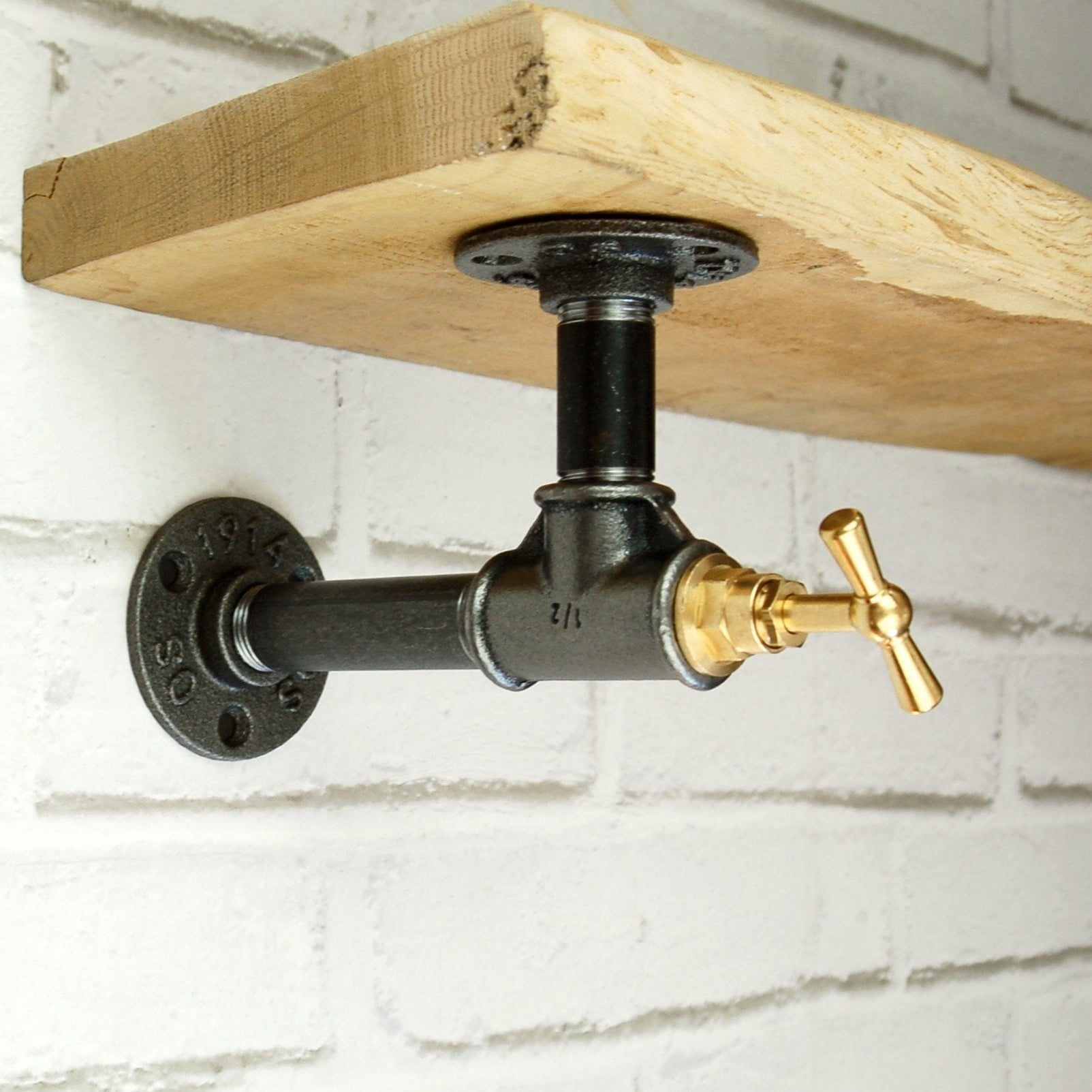 Decorative shelf support bracket: Model with faucet — styleindus